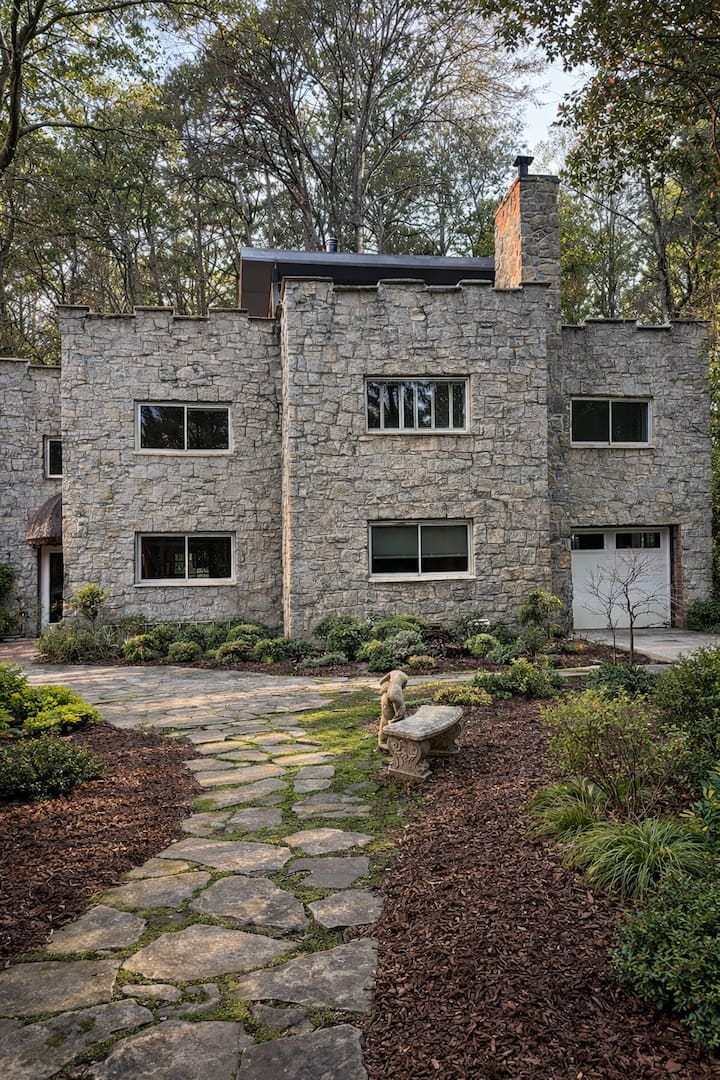 The Castle At Lake Acworth - Acworth, GA