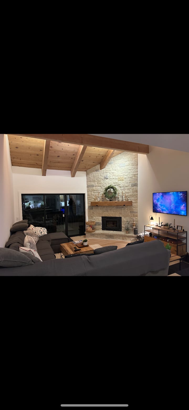 Mammoth Condo Walk To Canyon Lodge! Private Garage - June Lake, CA