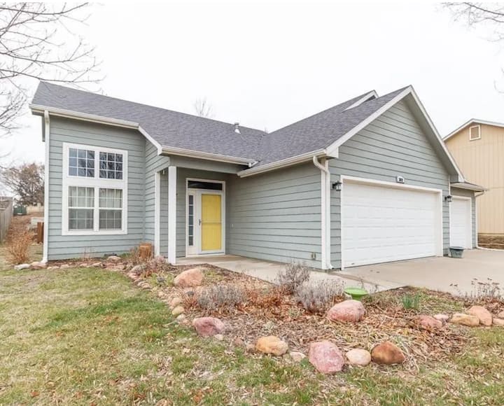 Private Bedroom In Shared Home – Simple Stay - Lawrence, KS