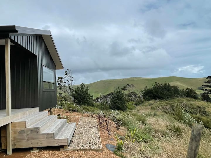 Piwakawaka Cabin - Raglan