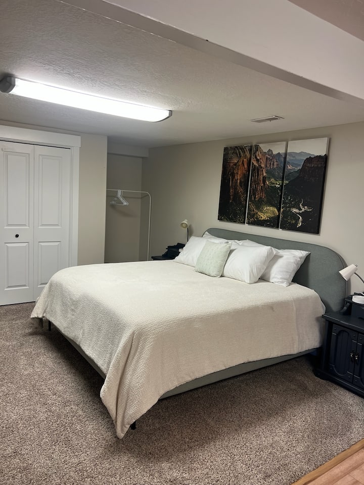 Crazy Comfy King Bed! Basement Studio Apartment - Highland, UT
