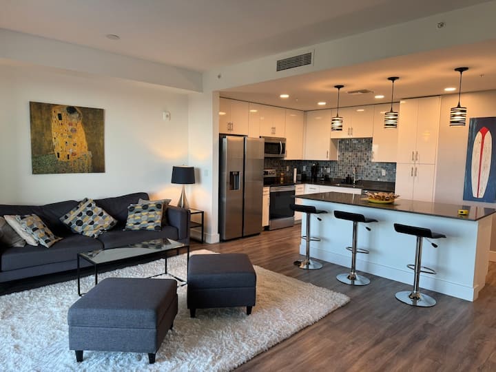 Experience Serene And Luxury Waterfront Living. - Sarasota, FL