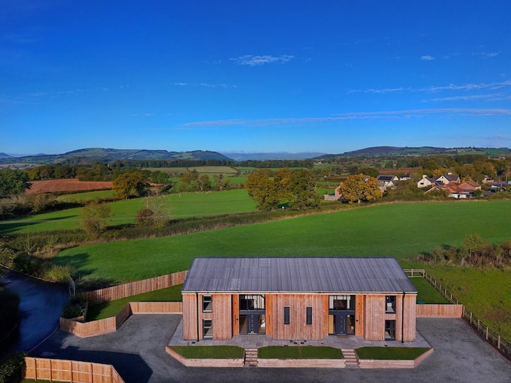 Luxury Barn | Hot Tub |Sleeps 12 |Wye Valley Views - Monmouth