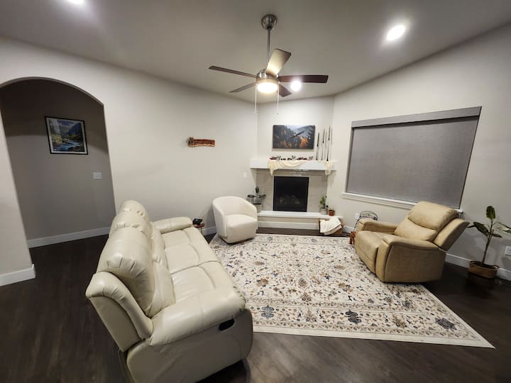 Full House Retreat (No Pets Allowed) - Pierce, CO