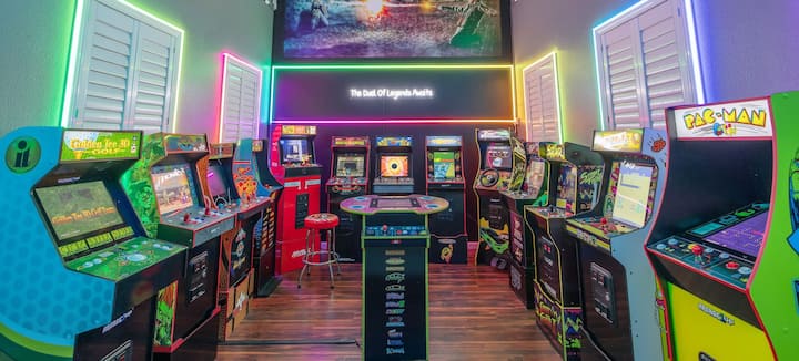 Wizard Themed Escape With Hot Tub & Pool - Visalia, CA