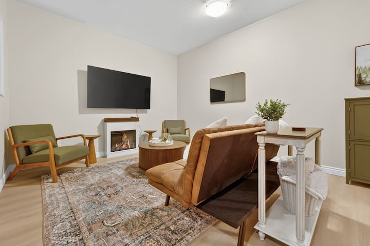 Bright Cozy Modern Suite In Prime Location - Port Coquitlam