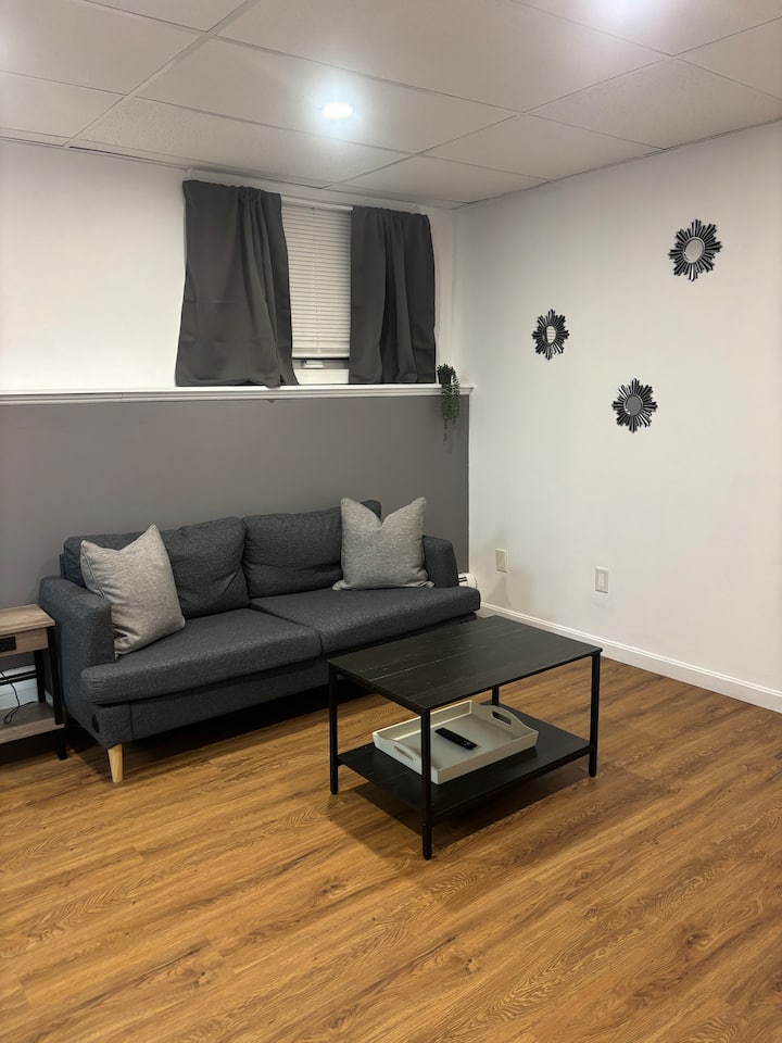 Peaceful Little Hide Away Close To The Amenities - Salem, NH