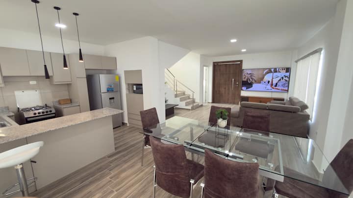 Casa Moderna Y Elegante En Manta - Manta