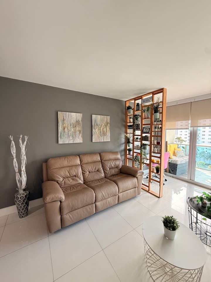 •Modern 2br Beachfront With Pool & Tennis View - Sunny Isles Beach, FL