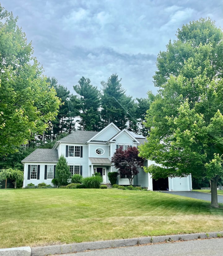 Spacious Home Just Minutes From Foxboro - Foxborough, MA