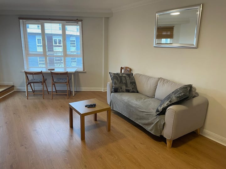 Spacious 2 Bedroom, 2 Bath Flat Nr Tube Station - Watford