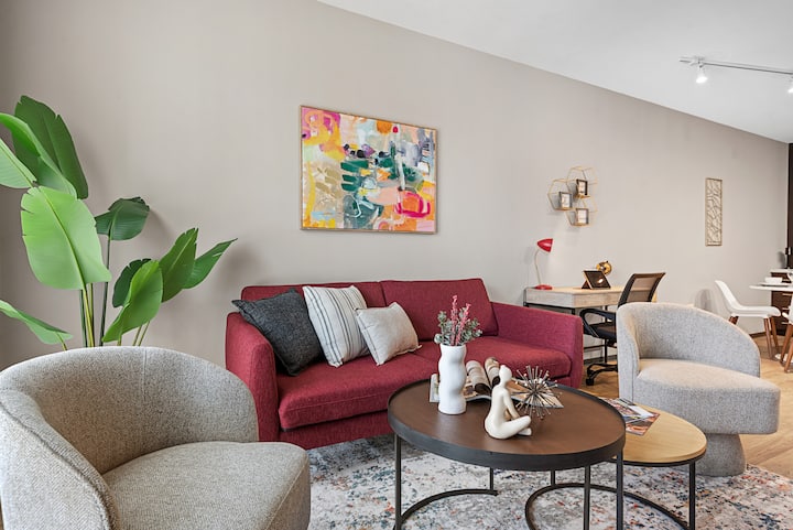 Luxurious & Spacious Place In The Heart Of Irvine - Irvine, CA