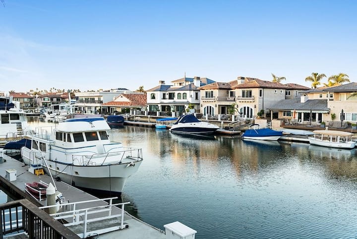 优雅海景2居室，2张床，家庭度假三人以上，后院海景，去沙滩15分钟，带海景露台有私人码头 - Huntington Beach, CA