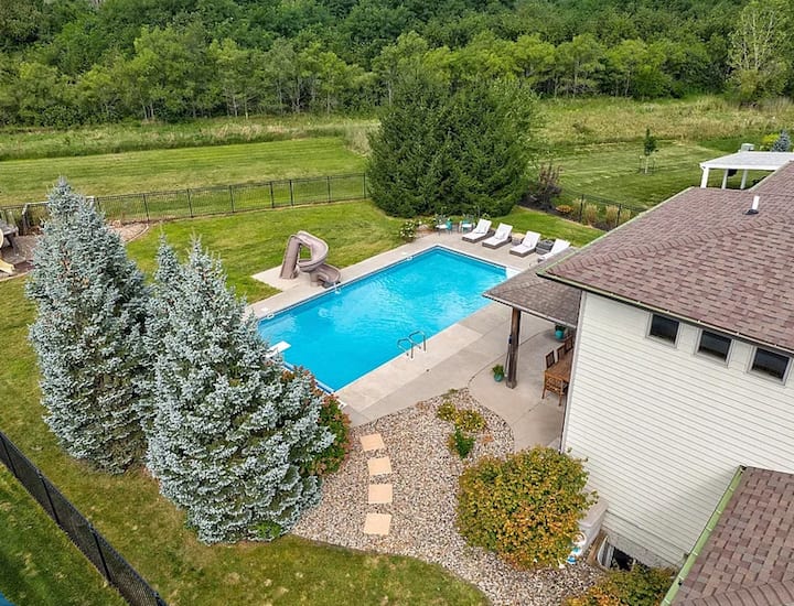 Large Groups/privacy/pool/arcade/hot Tub - Saylorville Lake, IA