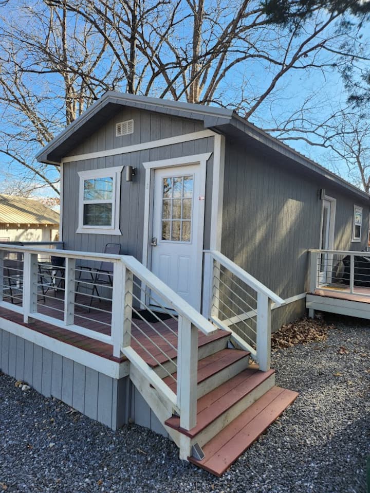 Roadtrip Cabin #6 At Scrappyjax Cabins - Lake Harriet, Amity