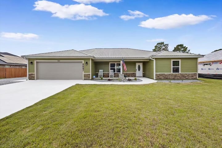 Spacious Home On 1/2 Acre Near Navarre Beach - Navarre, FL