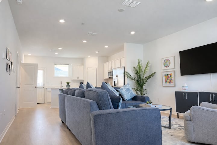 Modern Home | Downtown, Nature Trails, Kalahari - Round Rock, TX