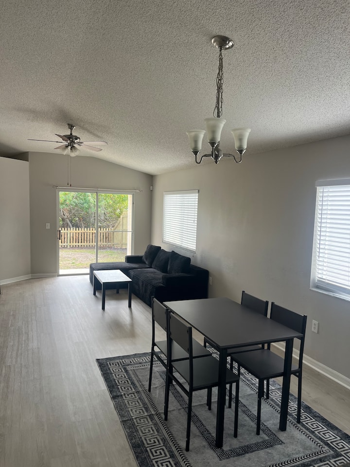 Cozy Luna Home (Fenced Yard)tampa/riverview - 리버뷰