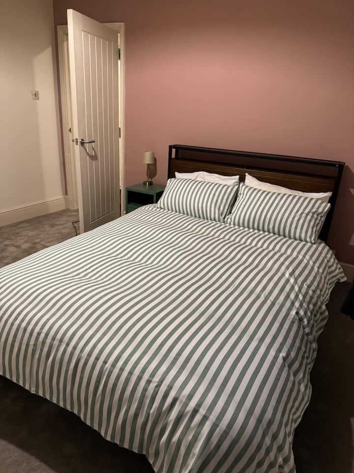 First Floor Flat, 3 Minutes To Train Station. - Cheltenham