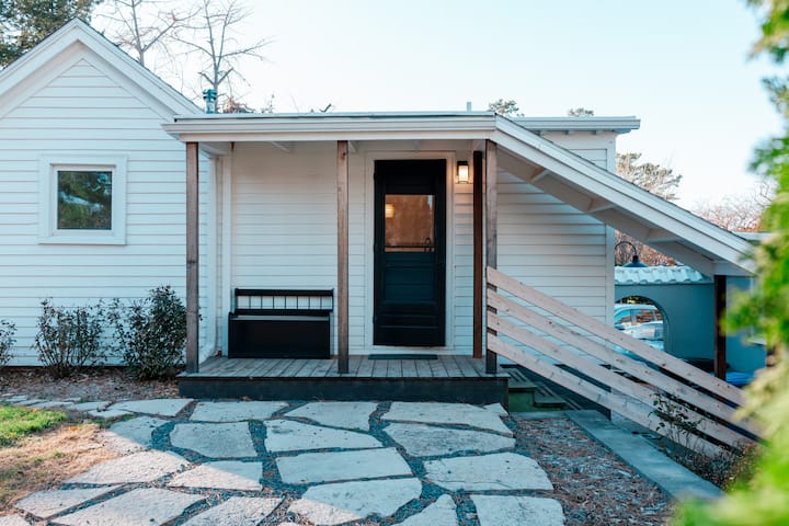 The Dsm Cottage - Des Moines, IA