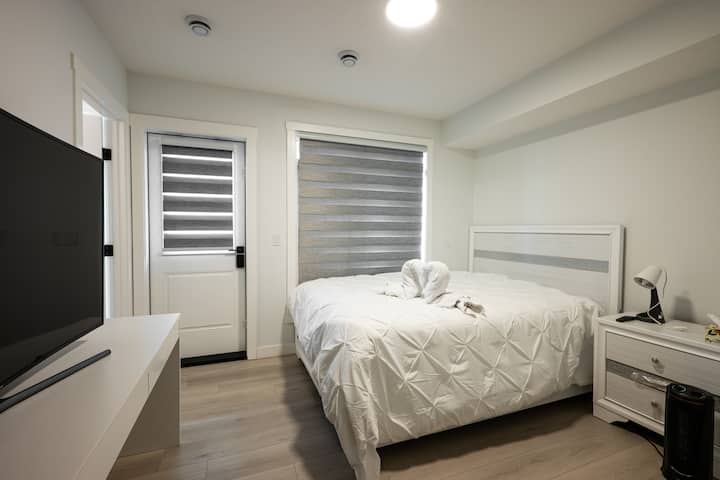 Private 1 Bed 1 Bath Suite | Near Yyc - Calgary