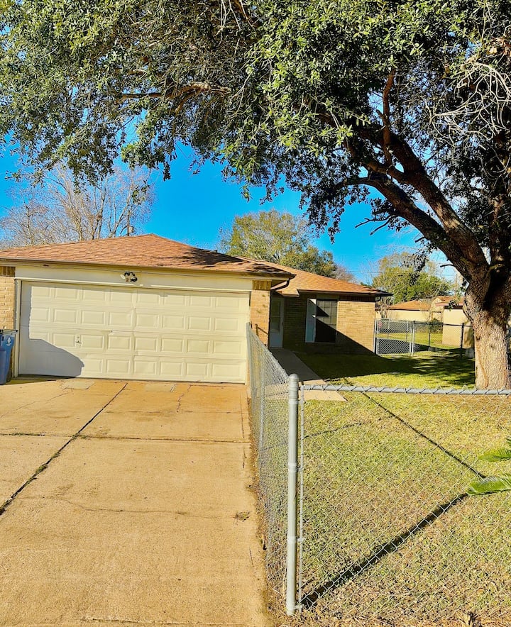 Cozy Getaway - Danbury, TX