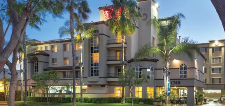 2bd/2ba At Peacock Suites - Anaheim, CA