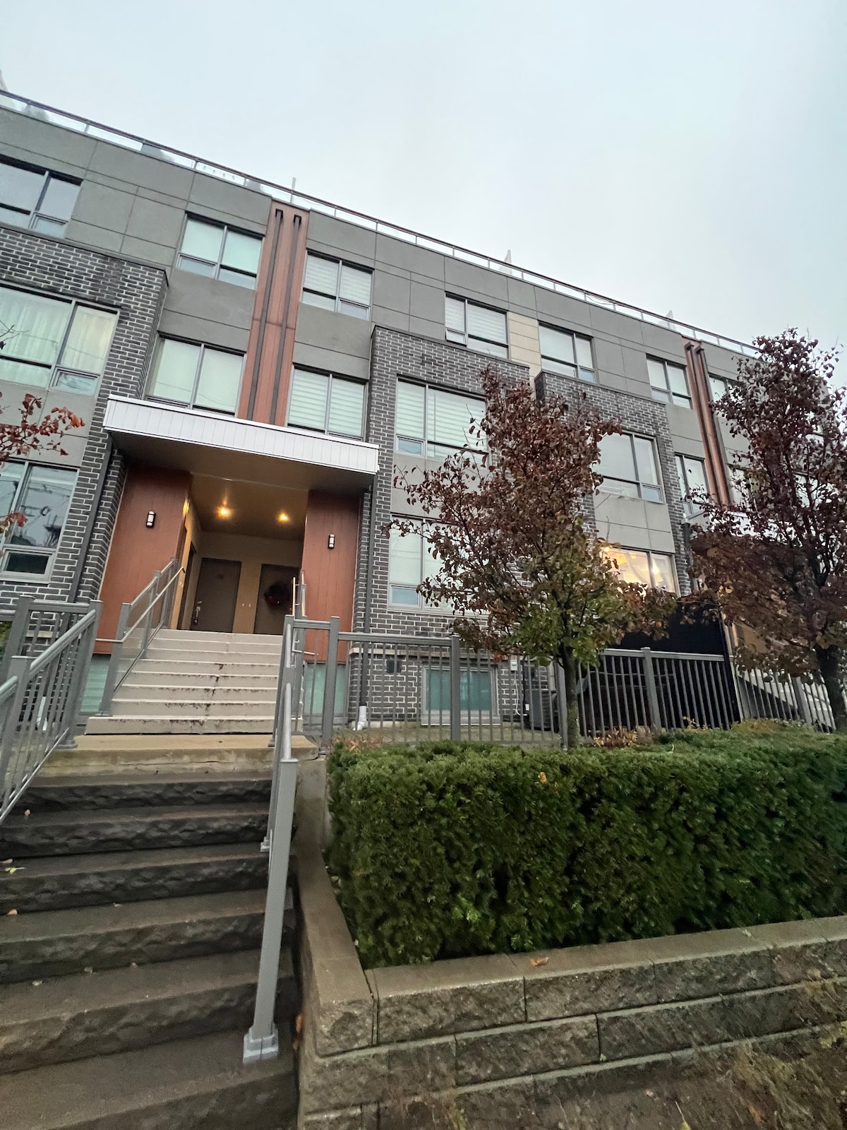 Stylish condo near Port Credit - Condominiums for Rent in Mississauga ...