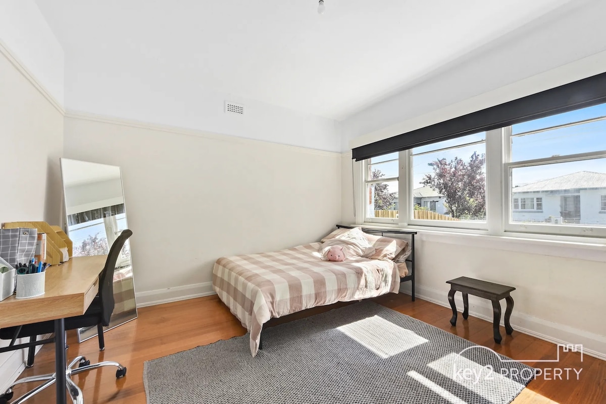 Central Mowbray Base Near UTAS & Transport - Houses for Rent in Mowbray ...