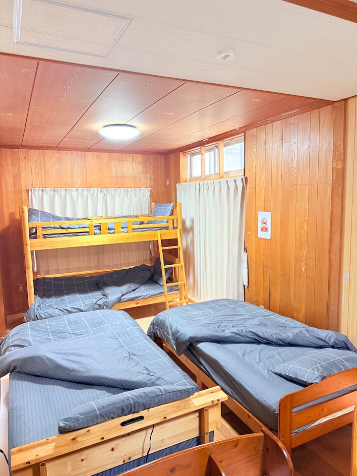 市街地徒歩圏内一棟貸しの宿
Private Hotel Hinata
プライベートホテルひなた - Ishigaki