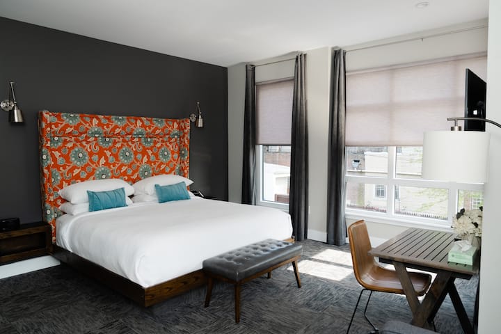 Deluxe King Room Suite - Easton