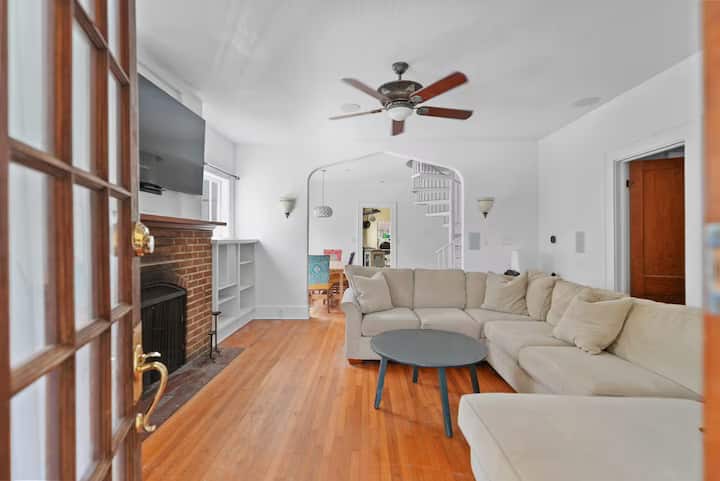 Work-friendly • Theme Parks, Downtown & Hospitals - Orlando