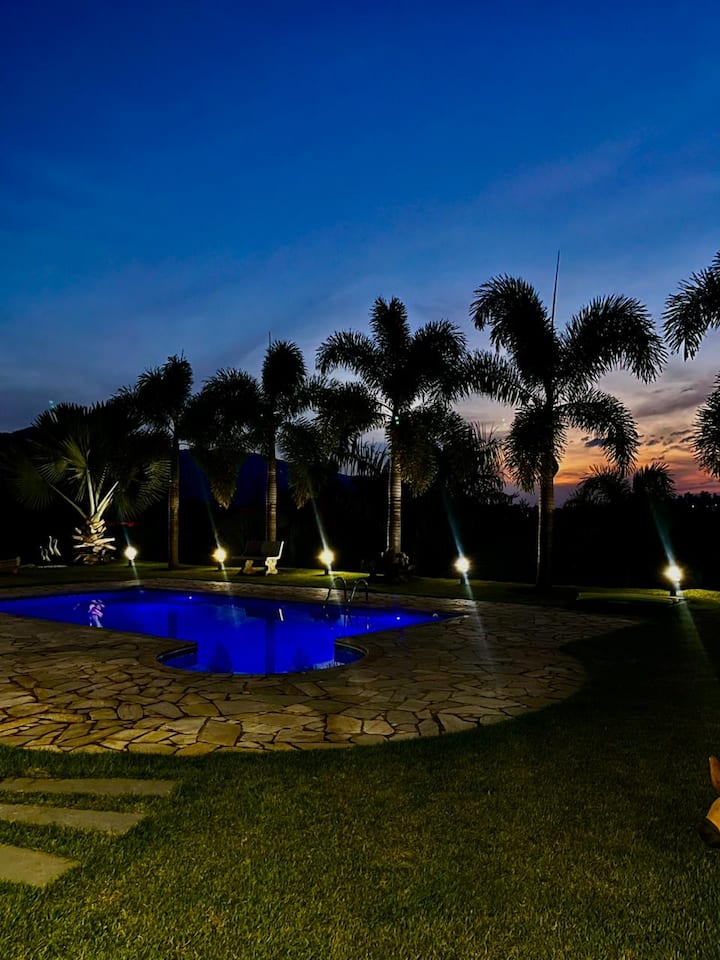 Refúgio Em Extrema Com Piscina E 4 Suítes - Extrema