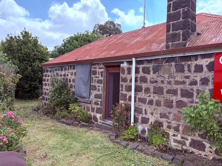 Bluestone Cottage - Mooramong Homestead, Skipton