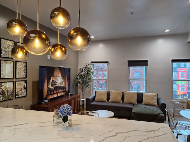 The Casablanca: Logan Circle Luxury + Parking - Edgewood, Washington DC