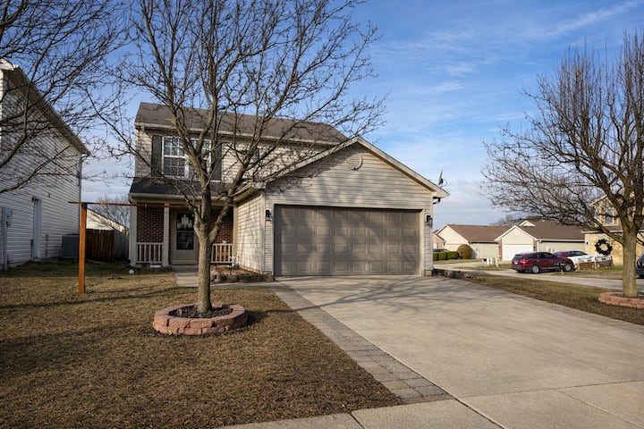 It’s A Beautiful Three Bedroom House. - Greenwood, IN