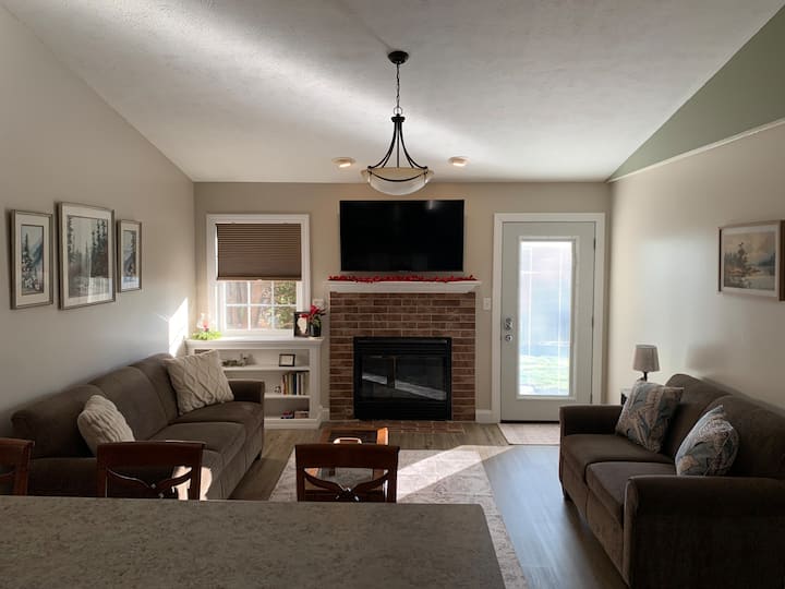 Dogwood Cottage
Southern Hospitality In Central Il - Chatham, IL