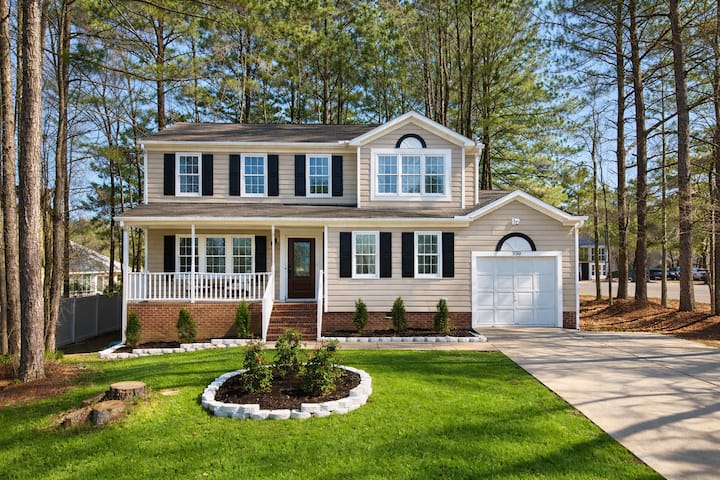 New Luxe Villa | Grand Piano & Banquet Room - Apex, NC