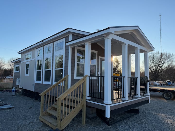 Cozy Industrial Hideout - Memphis, TN