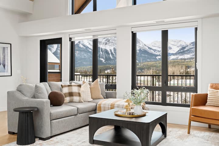 Stunning 1br+loft | Pool, Hot Tub & Near Downtown! - Canada