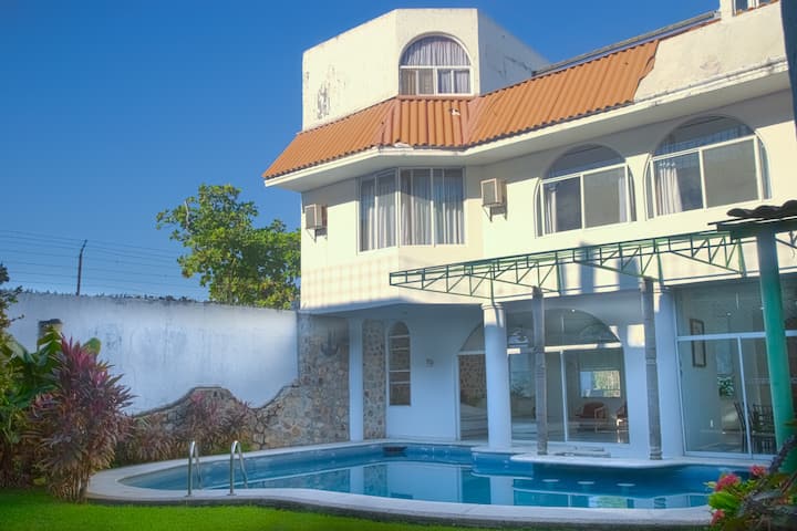 Iguana's House - Acapulco