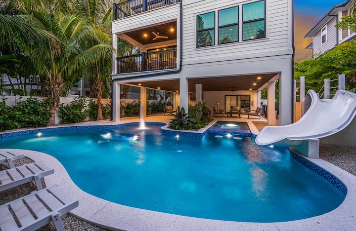 Luxury Lido Escape W/ Pool, Slide, Spa & Rooftop! - Sarasota, FL