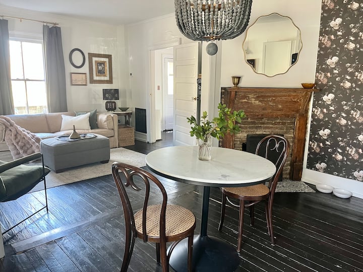 The Porch Parlor-historic Oakwood, Walkable, Pets - Raleigh, NC