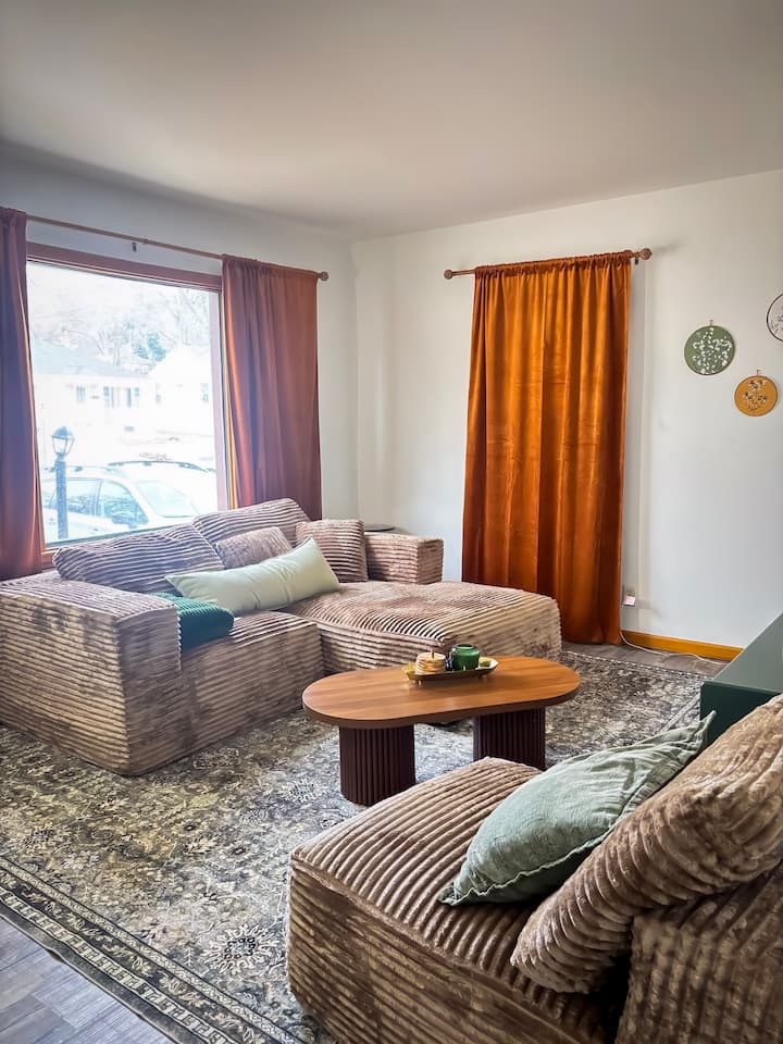 Charming Home In Benson - Omaha, NE