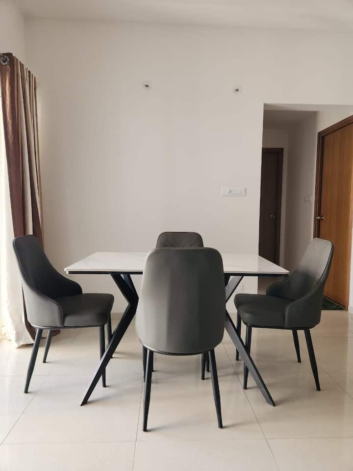 New Condition And Full Furnished - Gandhinagar