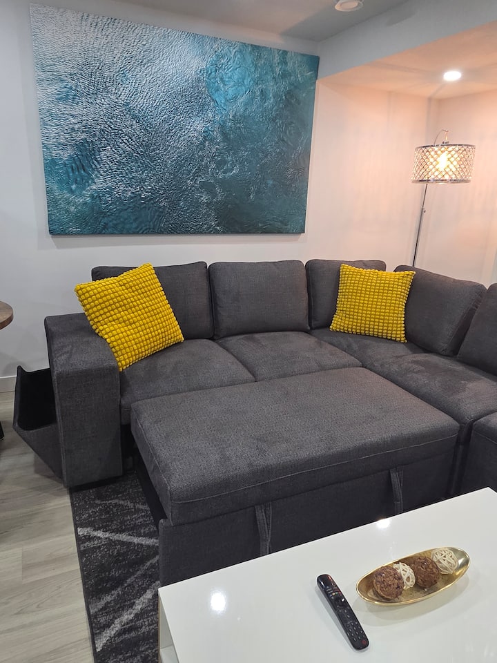 The Secord Suite Escape: Fun Base Near The Mall - Spruce Grove