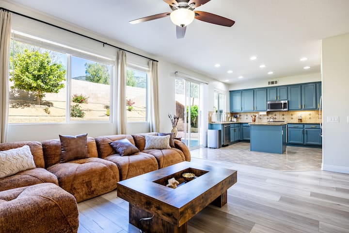 Sunny Socal Retreat - 5br Home In Moreno Valley - Moreno Valley, CA
