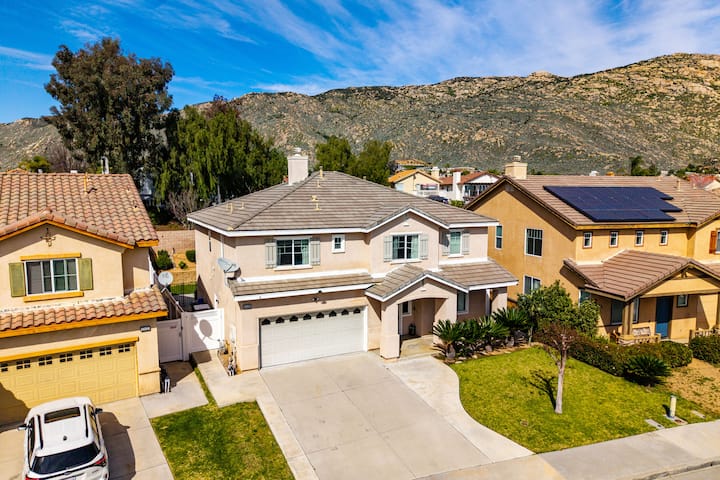 Sunny Socal Retreat - 5br Home In Moreno Valley - Moreno Valley, CA