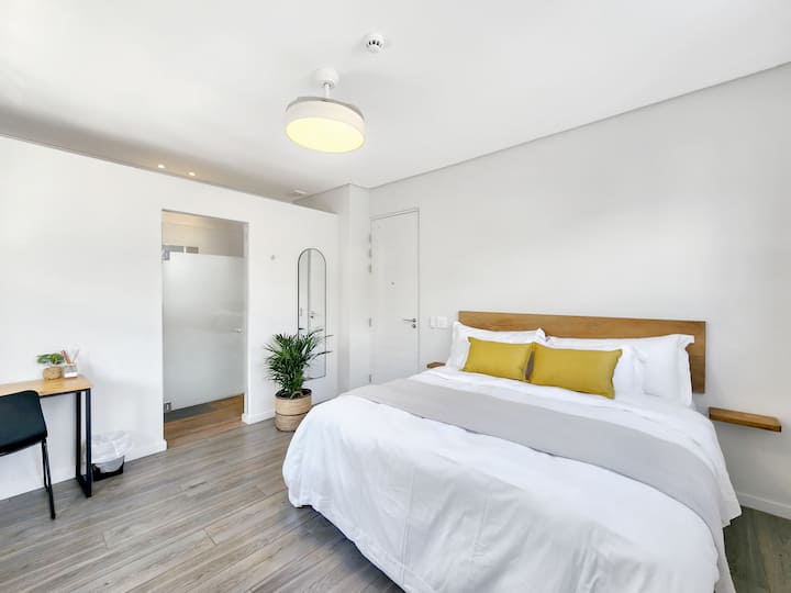 Entire Guesthouse With 9 Private En-suite Rooms - Ciudad del Cabo