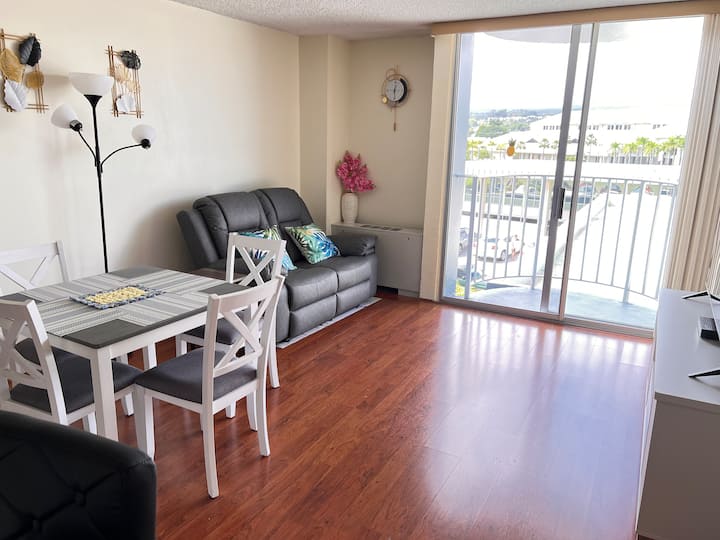 Newly Remodeled, Centrally Located, Pool And Clean - Hilo, HI